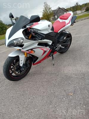 Yamaha R1 2007 in Preili, with an engine capacity of 1.00 L and mileage of 0 thousand km for 5200 €, photo 6 on AUTOMOTO.COM.LV