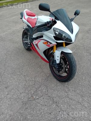 Yamaha R1 2007 in Preili, with an engine capacity of 1.00 L and mileage of 0 thousand km for 5200 €, photo 7 on AUTOMOTO.COM.LV