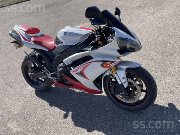 Yamaha R1 2007 in Preili, with an engine capacity of 1.00 L and mileage of 0 thousand km for 5300 €, photo 1 on AUTOMOTO.COM.LV