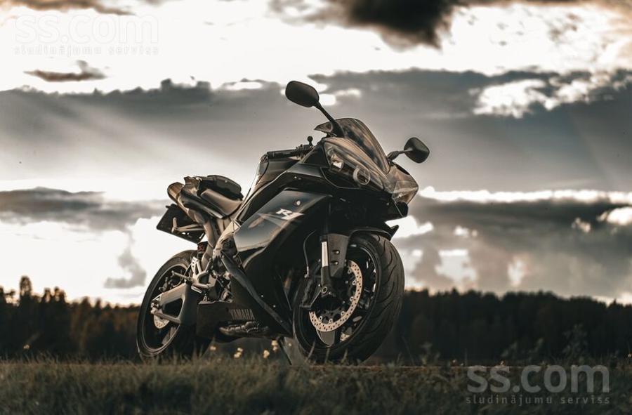 Yamaha R1 2007 in Riga, with an engine capacity of 1.00 L and mileage of 0 thousand km for 6400 €, photo 3 on AUTOMOTO.COM.LV