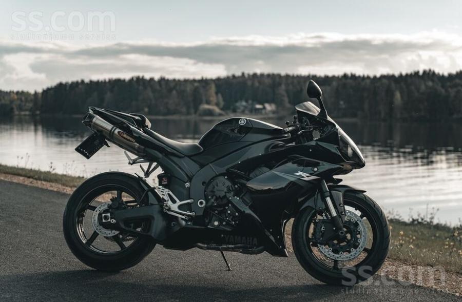 Yamaha R1 2007 in Riga, with an engine capacity of 1.00 L and mileage of 0 thousand km for 6400 €, photo 5 on AUTOMOTO.COM.LV
