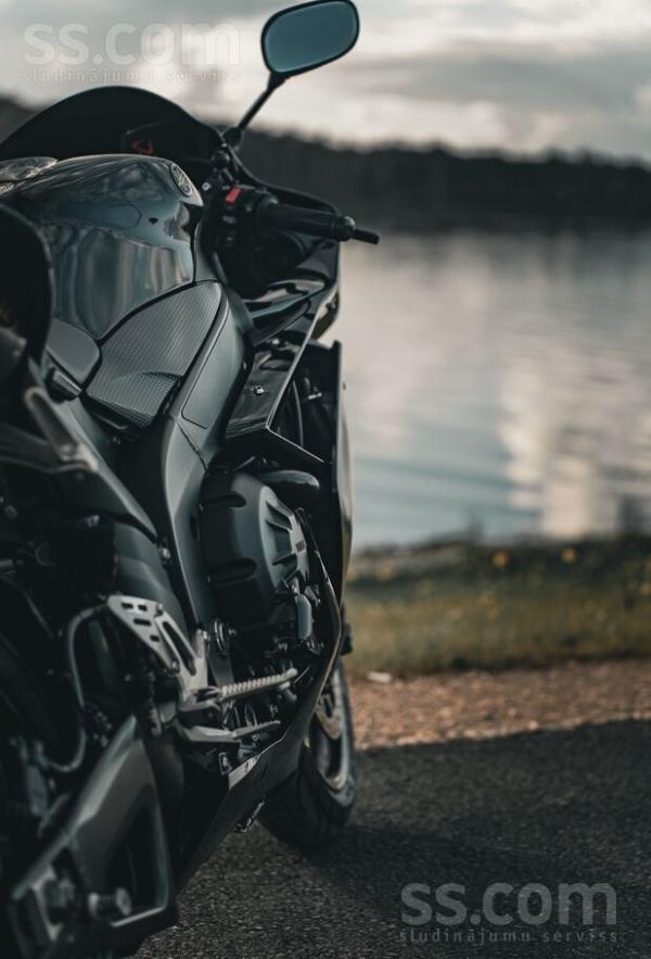 Yamaha R1 2007 Rīga, ar dzinēja tilpumu 1.00 L un nobraukumu 0 tūkst. km par 6400 €, foto 5 vietnē AUTOMOTO.COM.LV