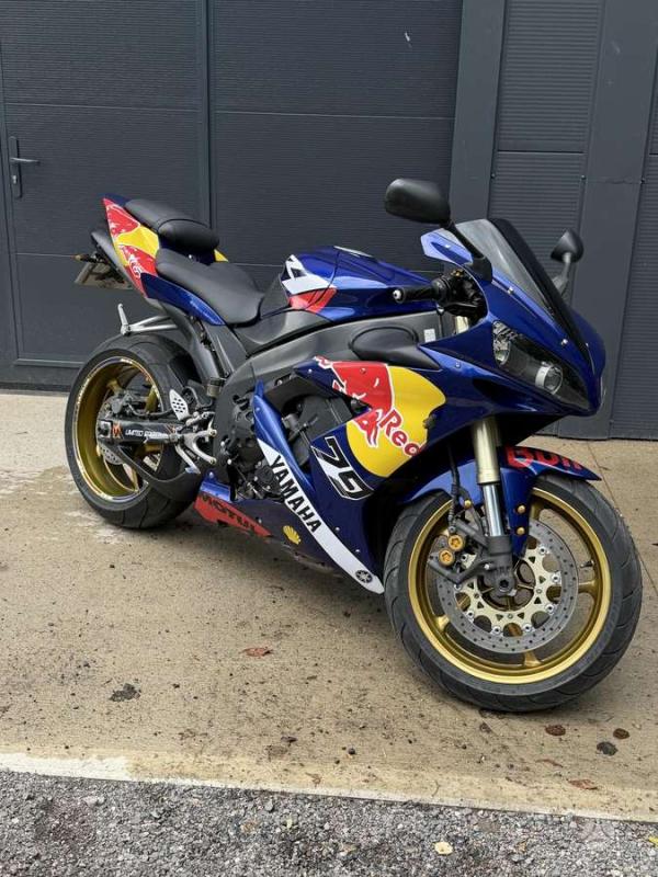 Yamaha R1 2007 Viļņa, ar dzinēja tilpumu 1.00 L un nobraukumu 54 tūkst. km par 5300 €, foto 1 vietnē AUTOMOTO.COM.LV