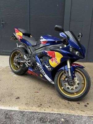 Yamaha R1 2007 in Vilnius, with an engine capacity of 1.00 L and mileage of 54 thousand km for 5300 €, photo  on AUTOMOTO.COM.LV