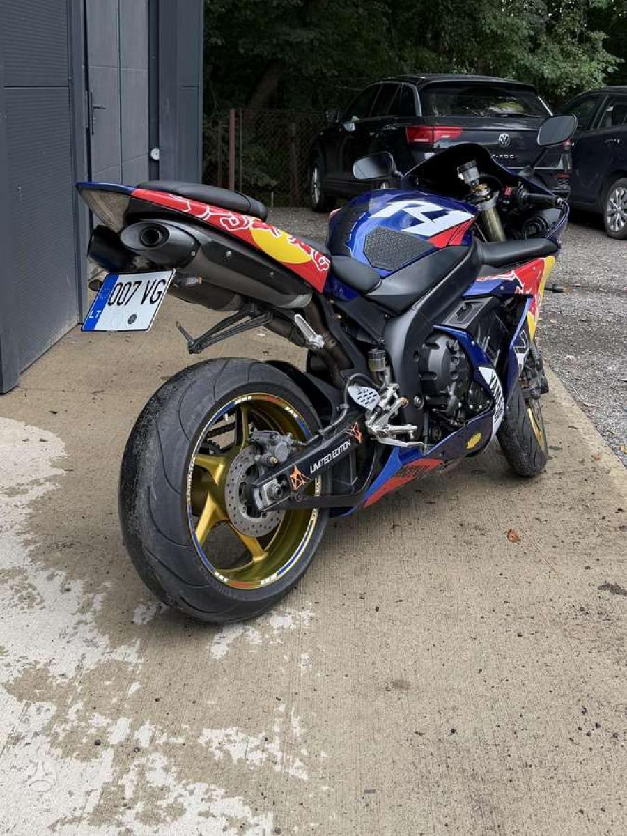 Yamaha R1 2007 in Vilnius, with an engine capacity of 1.00 L and mileage of 54 thousand km for 5300 €, photo 4 on AUTOMOTO.COM.LV