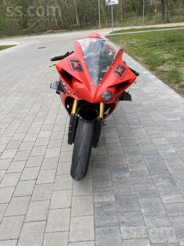 Yamaha R1 2009 in Riga, with an engine capacity of 1.00 L and mileage of 0 thousand km for 6990 €, photo 3 on AUTOMOTO.COM.LV