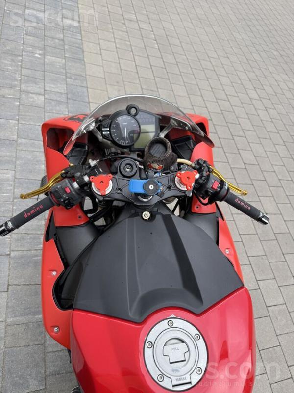 Yamaha R1 2009 in Riga, with an engine capacity of 1.00 L and mileage of 0 thousand km for 6990 €, photo 5 on AUTOMOTO.COM.LV