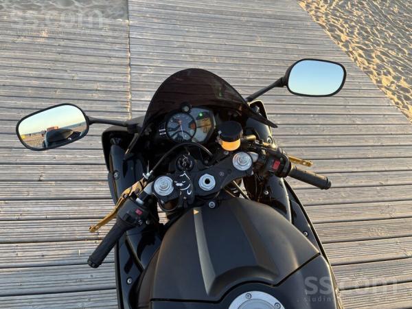 Yamaha R1 2009 in Riga, with an engine capacity of 1.00 L and mileage of 0 thousand km for 8500 €, photo 7 on AUTOMOTO.COM.LV