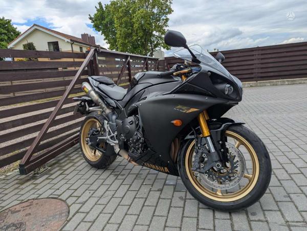 Yamaha R1 2010 Viļņa, ar dzinēja tilpumu 0.00 L un nobraukumu 56 tūkst. km par 7000 €, foto 1 vietnē AUTOMOTO.COM.LV