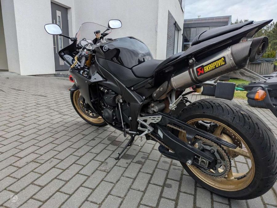 Yamaha R1 2010 Viļņa, ar dzinēja tilpumu 0.00 L un nobraukumu 56 tūkst. km par 7000 €, foto 3 vietnē AUTOMOTO.COM.LV