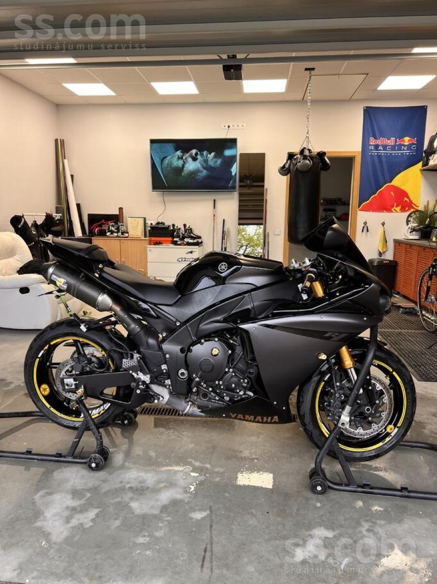 Yamaha R1 2010 Jelgava, ar dzinēja tilpumu 1.00 L un nobraukumu 0 tūkst. km par 8750 €, foto 1 vietnē AUTOMOTO.COM.LV