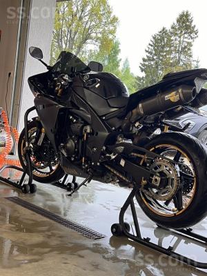 Yamaha R1 2010 Jelgava, ar dzinēja tilpumu 1.00 L un nobraukumu 0 tūkst. km par 8750 €, foto 3 vietnē AUTOMOTO.COM.LV