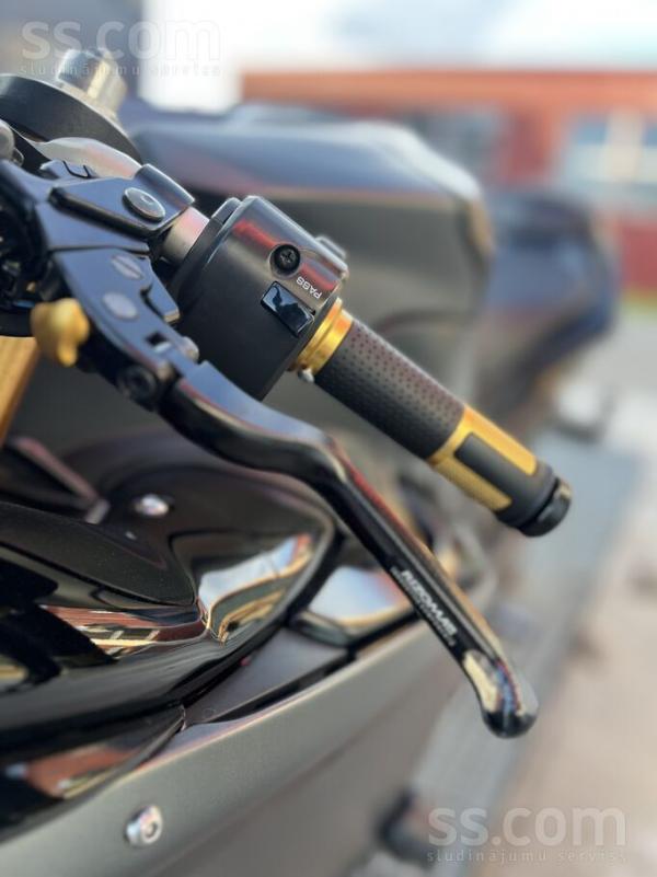 Yamaha R1 2010 Jelgava, ar dzinēja tilpumu 1.00 L un nobraukumu 0 tūkst. km par 8350 €, foto 2 vietnē AUTOMOTO.COM.LV