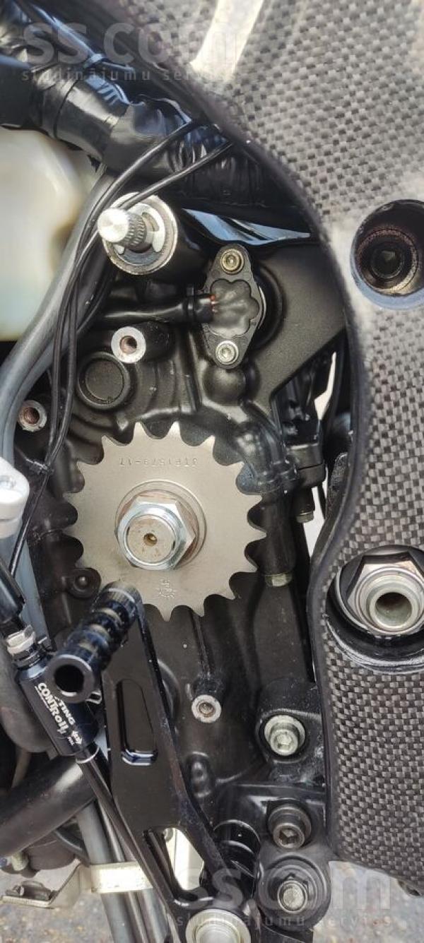 Yamaha R1 2011 Rīga, ar dzinēja tilpumu 0.99 L un nobraukumu 0 tūkst. km par 9500 €, foto 9 vietnē AUTOMOTO.COM.LV