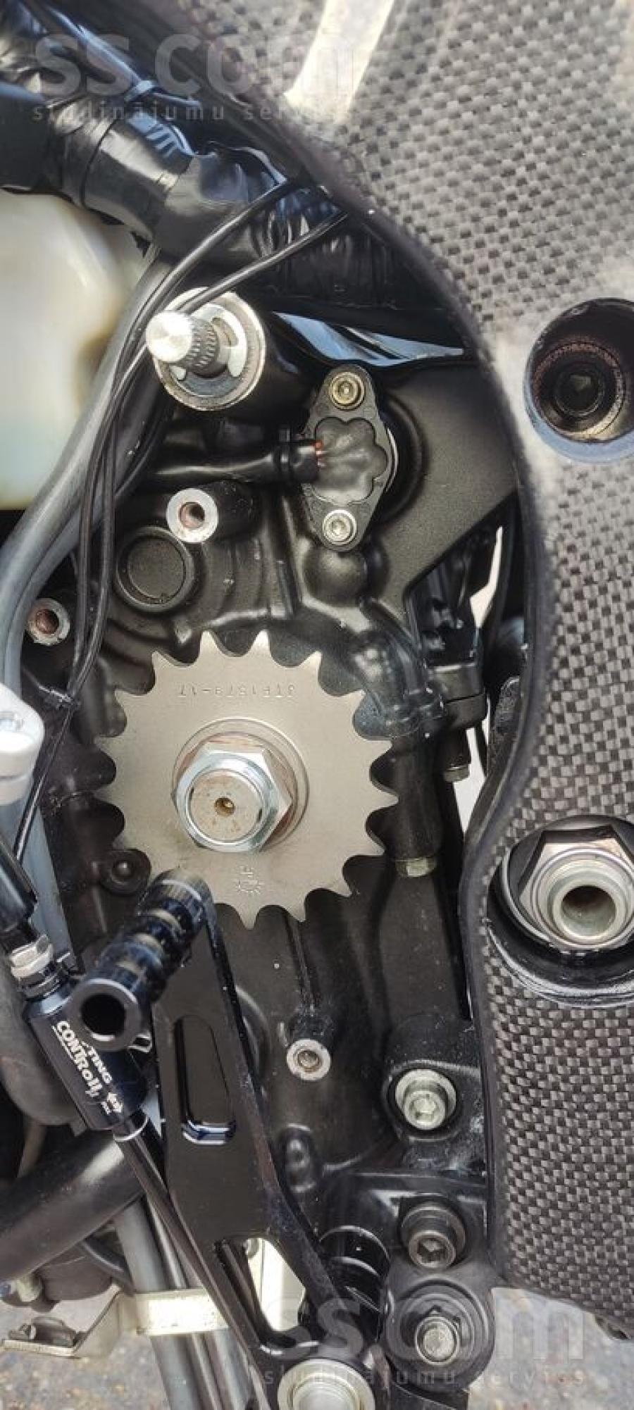 Yamaha R1 2011 Rīga, ar dzinēja tilpumu 0.99 L un nobraukumu 0 tūkst. km par 9500 €, foto 10 vietnē AUTOMOTO.COM.LV