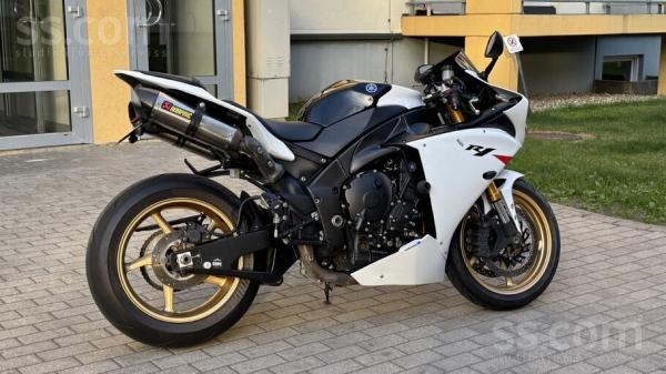 Yamaha R1 2011 in Riga, with an engine capacity of 1.00 L and mileage of 0 thousand km for 8350 €, photo 2 on AUTOMOTO.COM.LV