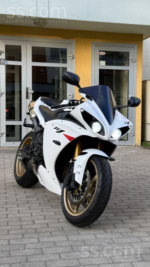 Yamaha R1 2011 in Riga, with an engine capacity of 1.00 L and mileage of 0 thousand km for 8350 €, photo 10 on AUTOMOTO.COM.LV