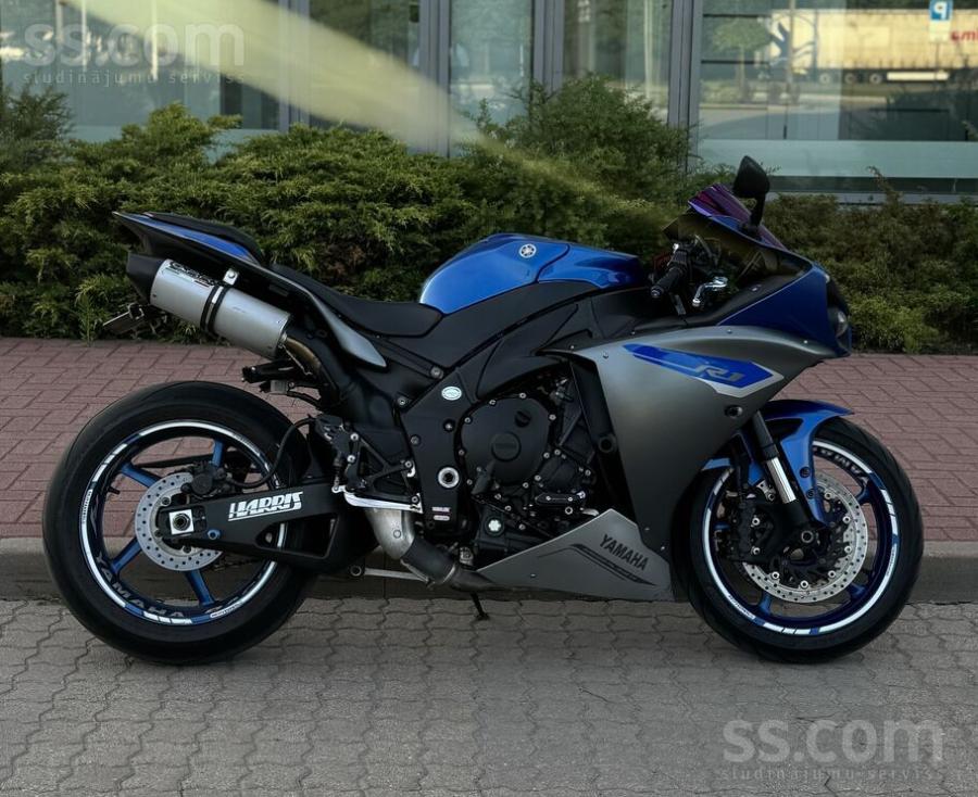 Ямаха R1 2013 в Рига, объемом двигателя 1.00 л и пробегом 0 тыс. км за 8990 €, фото 3 на AUTOMOTO.COM.LV