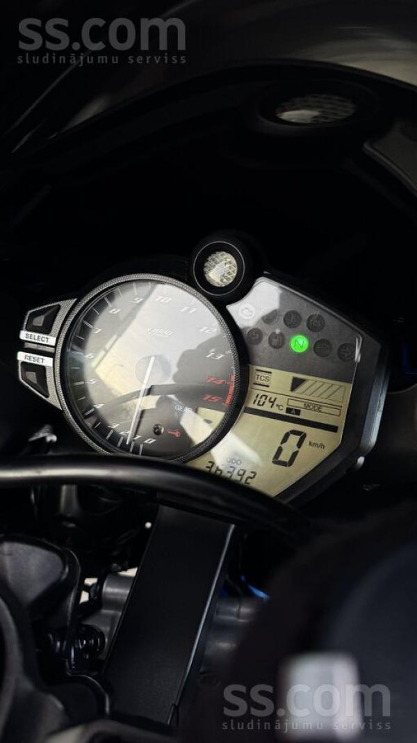 Yamaha R1 2013 in Riga, with an engine capacity of 1.00 L and mileage of 0 thousand km for 8990 €, photo 4 on AUTOMOTO.COM.LV