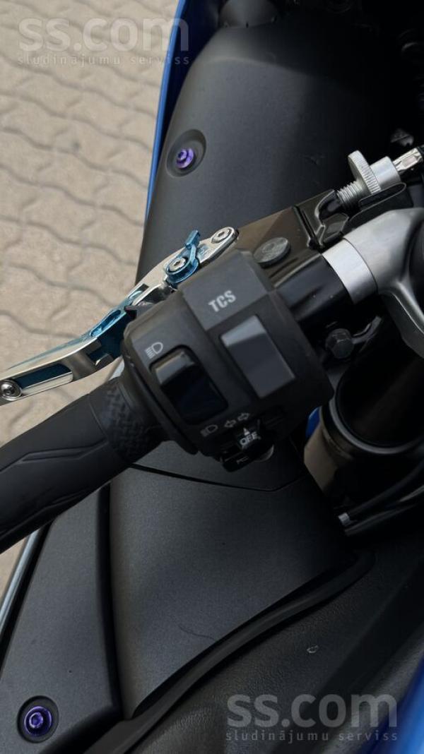 Yamaha R1 2013 in Riga, with an engine capacity of 1.00 L and mileage of 0 thousand km for 8990 €, photo 6 on AUTOMOTO.COM.LV