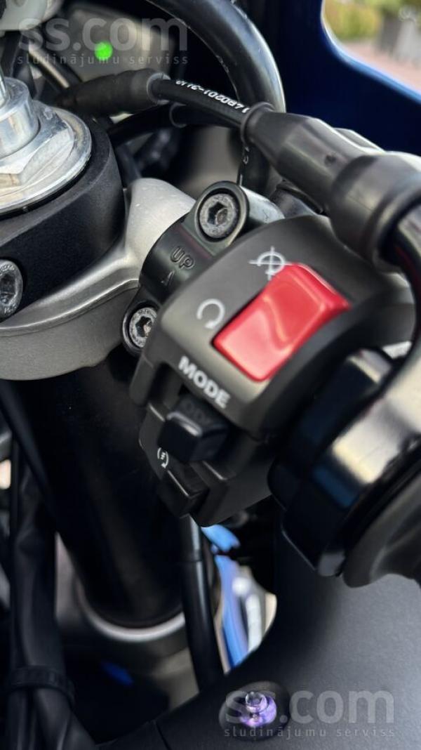 Yamaha R1 2013 in Riga, with an engine capacity of 1.00 L and mileage of 0 thousand km for 8990 €, photo 7 on AUTOMOTO.COM.LV