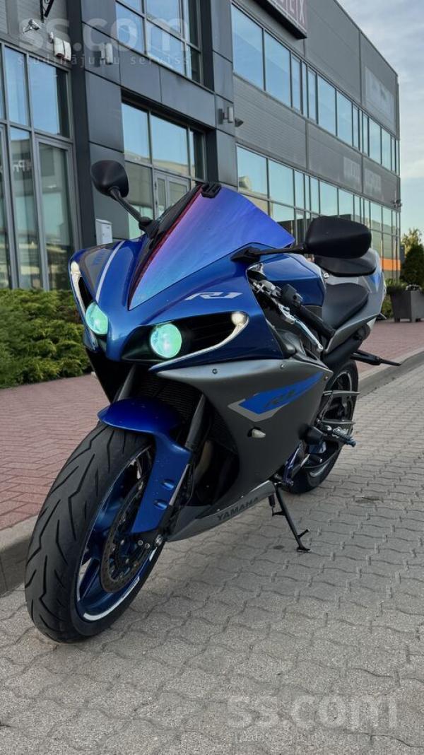 Yamaha R1 2013 in Riga, with an engine capacity of 1.00 L and mileage of 0 thousand km for 8990 €, photo 8 on AUTOMOTO.COM.LV