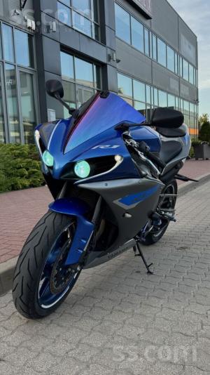 Ямаха R1 2013 в Рига, объемом двигателя 1.00 л и пробегом 0 тыс. км за 8990 €, фото 9 на AUTOMOTO.COM.LV
