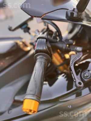 Yamaha R1 2013 Jelgava, ar dzinēja tilpumu 1.00 L un nobraukumu 0 tūkst. km par 7499 €, foto 5 vietnē AUTOMOTO.COM.LV