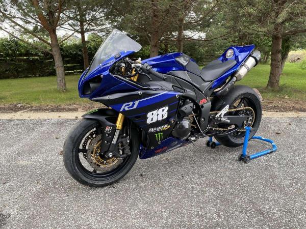 Yamaha R1 2014 in Siauliai, with an engine capacity of 1.00 L and mileage of 6 thousand km for 5250 €, photo 2 on AUTOMOTO.COM.LV