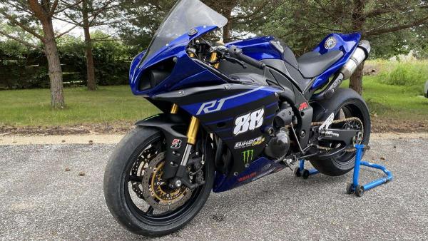 Yamaha R1 2014 in Siauliai, with an engine capacity of 1.00 L and mileage of 6 thousand km for 5250 €, photo 6 on AUTOMOTO.COM.LV