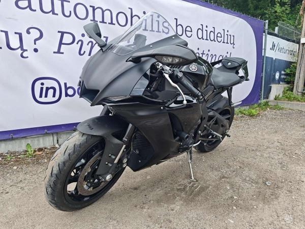 Yamaha R1 2021 in Siauliai, with an engine capacity of 1.00 L and mileage of 16 thousand km for 14100 €, photo 1 on AUTOMOTO.COM.LV