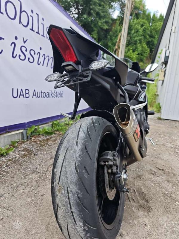 Yamaha R1 2021 in Siauliai, with an engine capacity of 1.00 L and mileage of 16 thousand km for 14100 €, photo 5 on AUTOMOTO.COM.LV