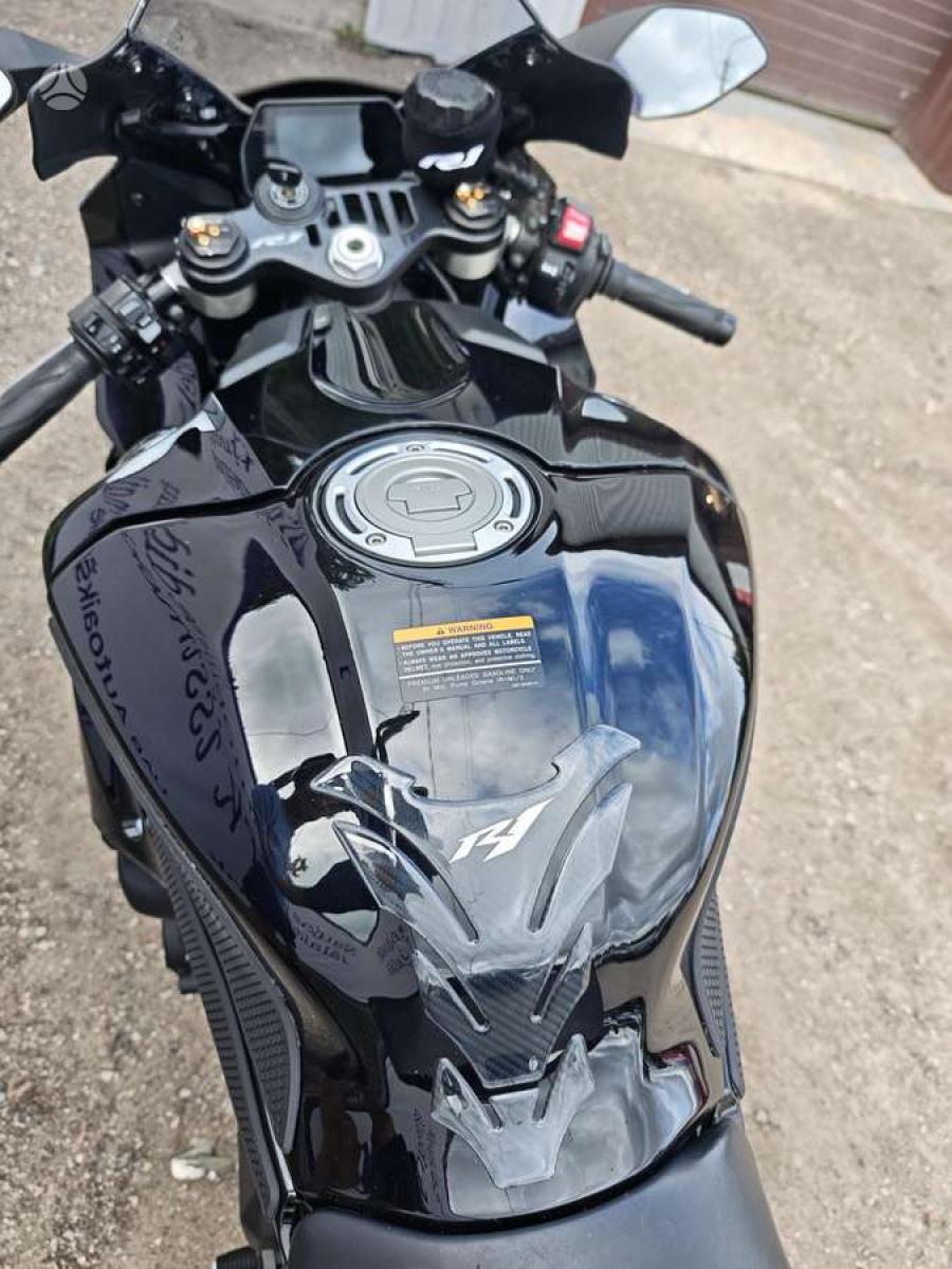 Ямаха R1 2021 в Шяуляй, объемом двигателя 1.00 л и пробегом 16 тыс. км за 14100 €, фото 8 на AUTOMOTO.COM.LV