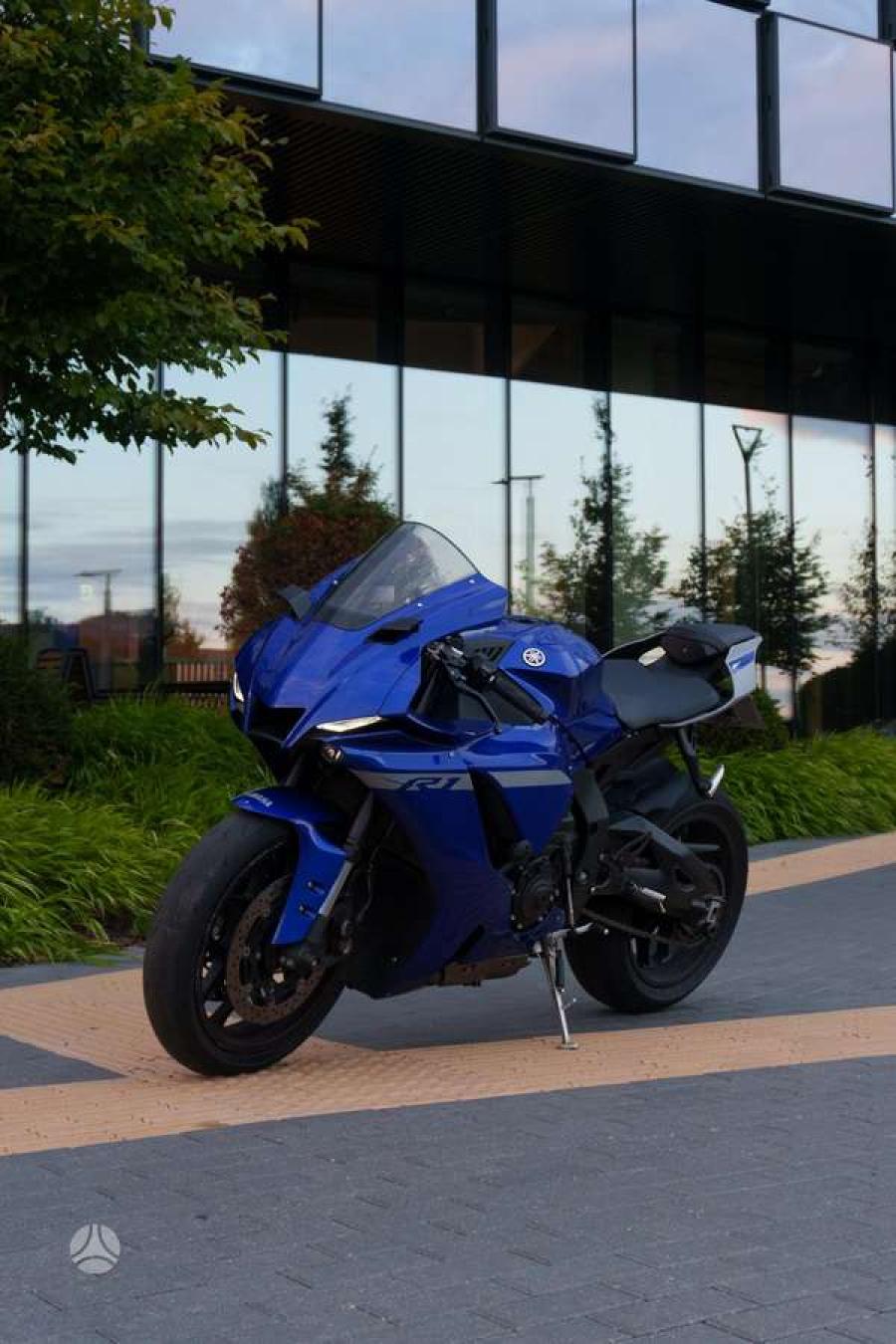 Yamaha R1 2022 Viļņa, ar dzinēja tilpumu 1.00 L un nobraukumu 8 tūkst. km par 14200 €, foto 1 vietnē AUTOMOTO.COM.LV