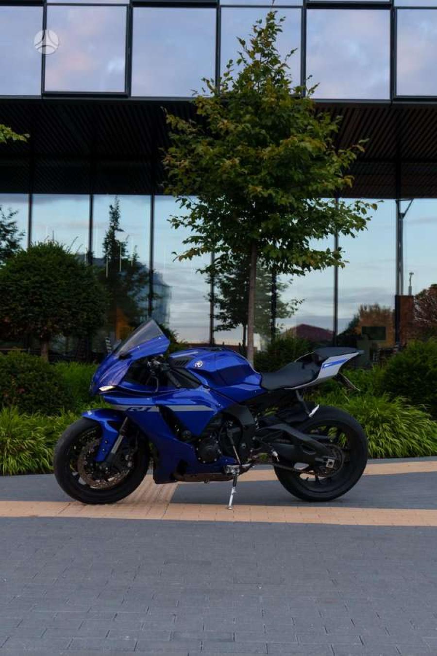 Yamaha R1 2022 Viļņa, ar dzinēja tilpumu 1.00 L un nobraukumu 8 tūkst. km par 14200 €, foto 3 vietnē AUTOMOTO.COM.LV
