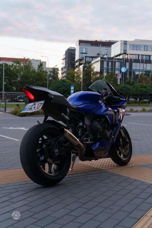 Yamaha R1 2022 in Vilnius on AUTOMOTO.COM.LV Yamaha R1 2022 in Vilnius, with an engine capacity of 1.00 L and mileage of 8 thousand km for 14200 €, photo 6 on AUTOMOTO.COM.LV