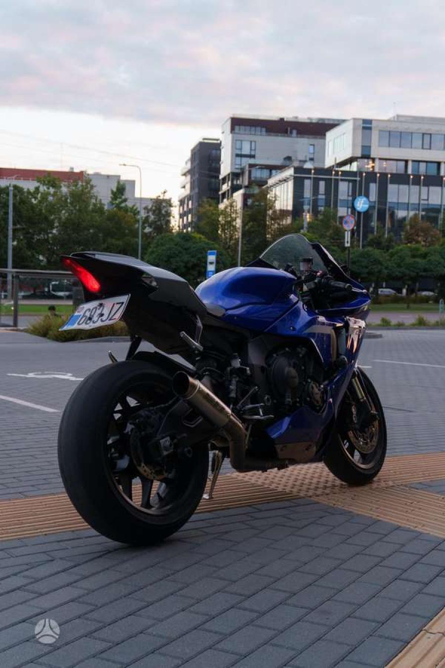 Yamaha R1 2022 Viļņa, ar dzinēja tilpumu 1.00 L un nobraukumu 8 tūkst. km par 14200 €, foto 6 vietnē AUTOMOTO.COM.LV
