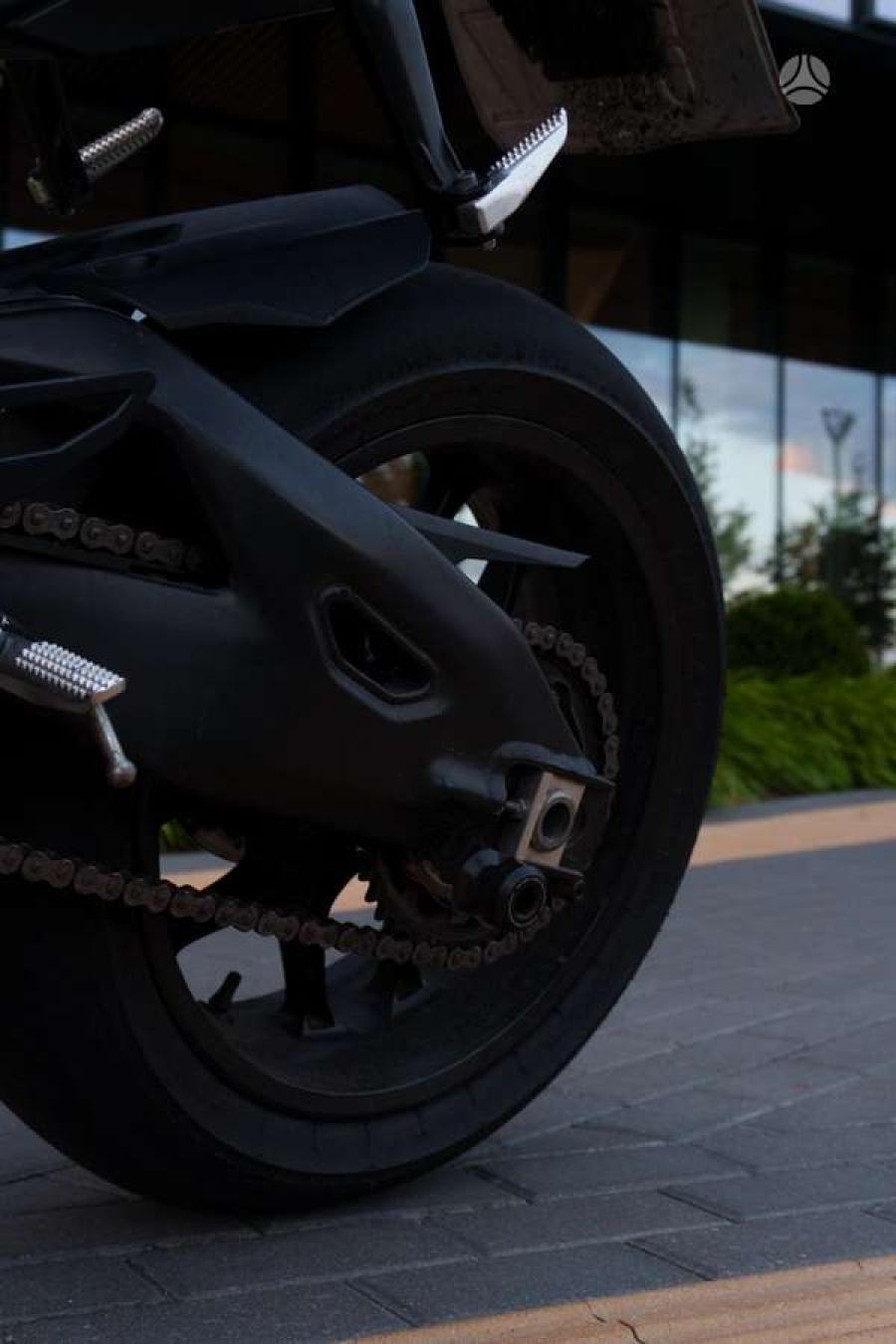 Yamaha R1 2022 Viļņa, ar dzinēja tilpumu 1.00 L un nobraukumu 8 tūkst. km par 14200 €, foto 12 vietnē AUTOMOTO.COM.LV