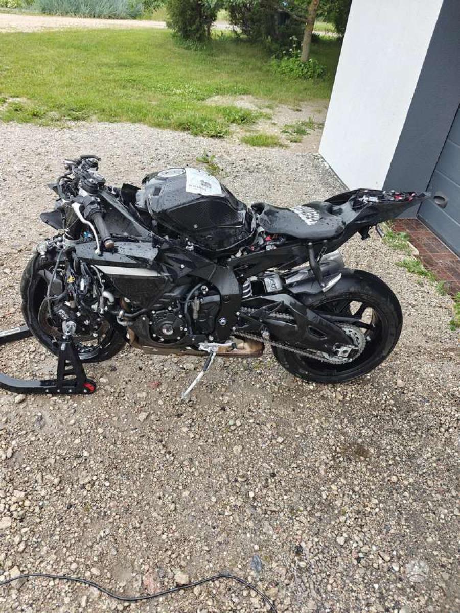 Ямаха R1 2024 в Вильнюс, объемом двигателя 1.00 л и пробегом 1000 тыс. км за 7999 €, фото 1 на AUTOMOTO.COM.LV
