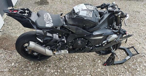 Ямаха R1 2024 в Вильнюс, объемом двигателя 1.00 л и пробегом 1000 тыс. км за 7999 €, фото 2 на AUTOMOTO.COM.LV