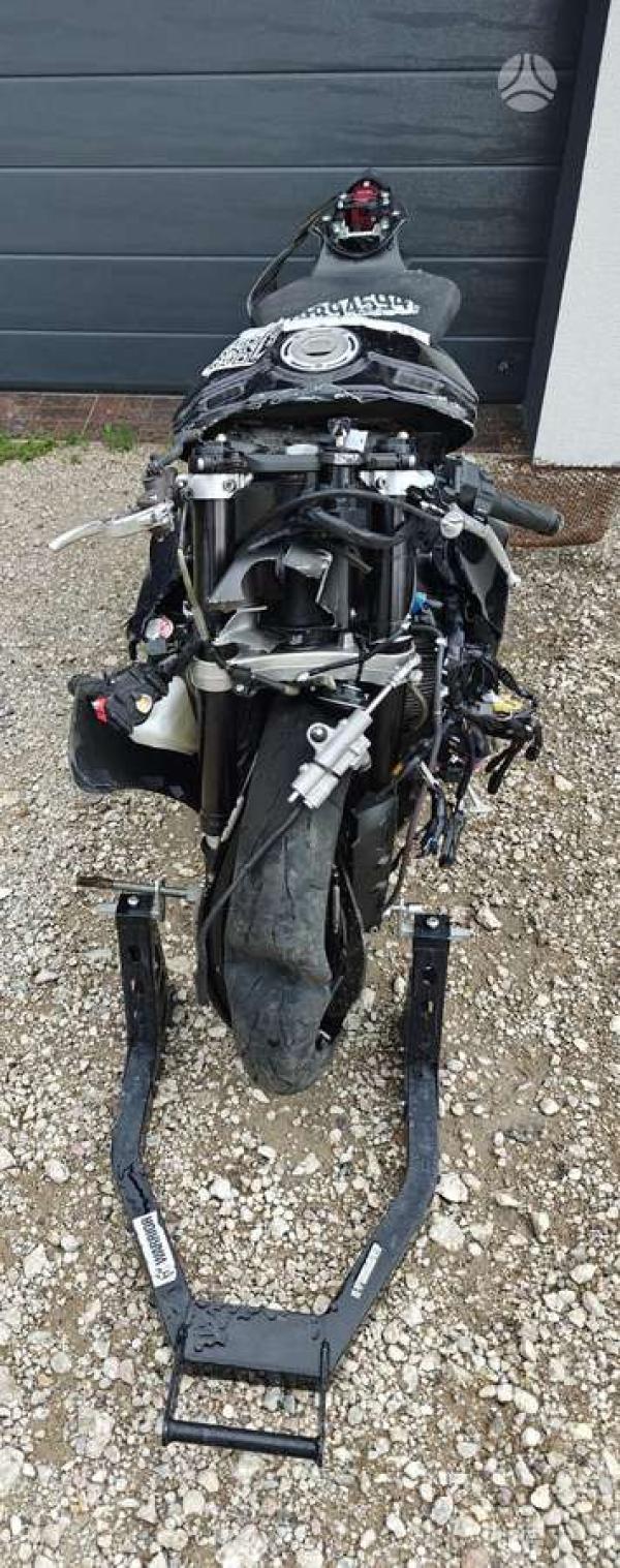 Ямаха R1 2024 в Вильнюс, объемом двигателя 1.00 л и пробегом 1000 тыс. км за 7999 €, фото 3 на AUTOMOTO.COM.LV
