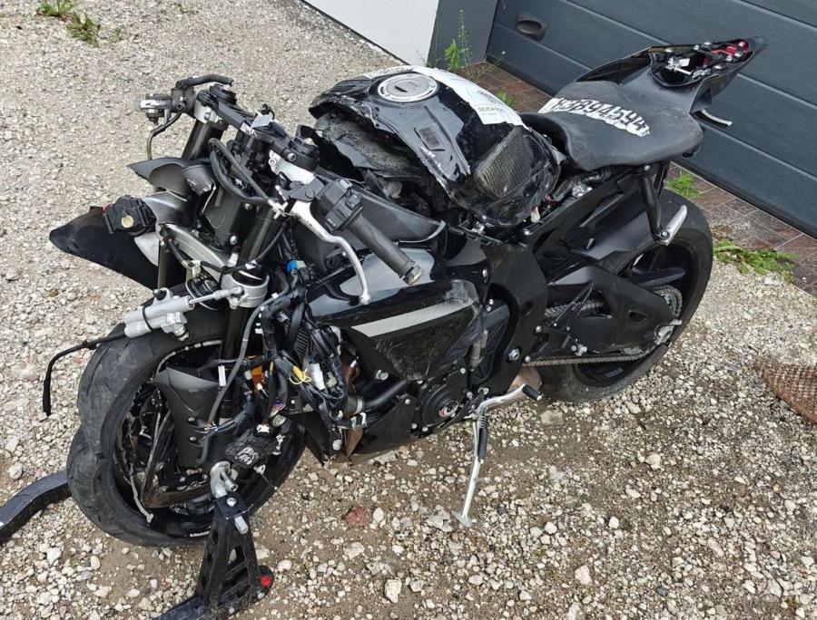 Ямаха R1 2024 в Вильнюс, объемом двигателя 1.00 л и пробегом 1000 тыс. км за 7999 €, фото 5 на AUTOMOTO.COM.LV