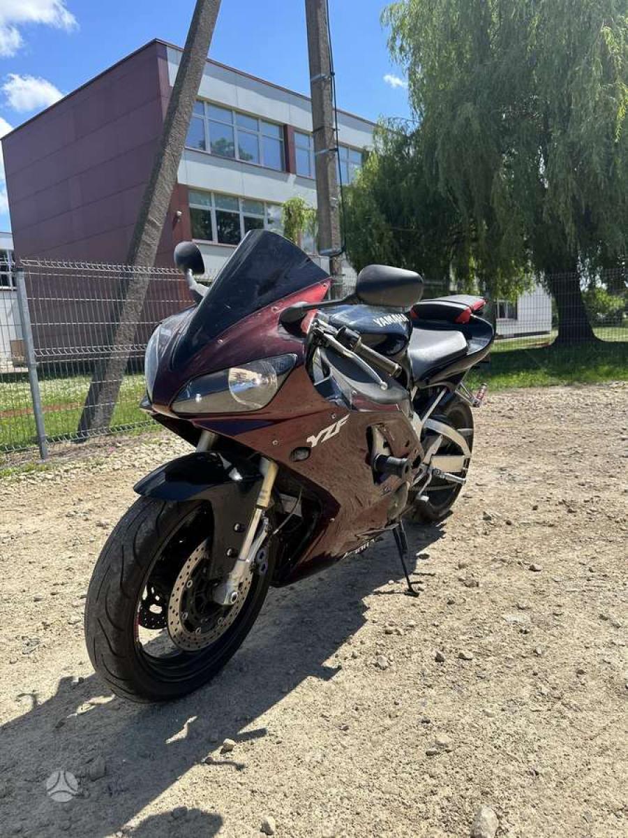Sarkans Yamaha R1 2002 Marijampole, ar dzinēja tilpumu 1.00 L un nobraukumu 44 tūkst. km par 3850 €, foto 1 vietnē AUTOMOTO.COM.LV