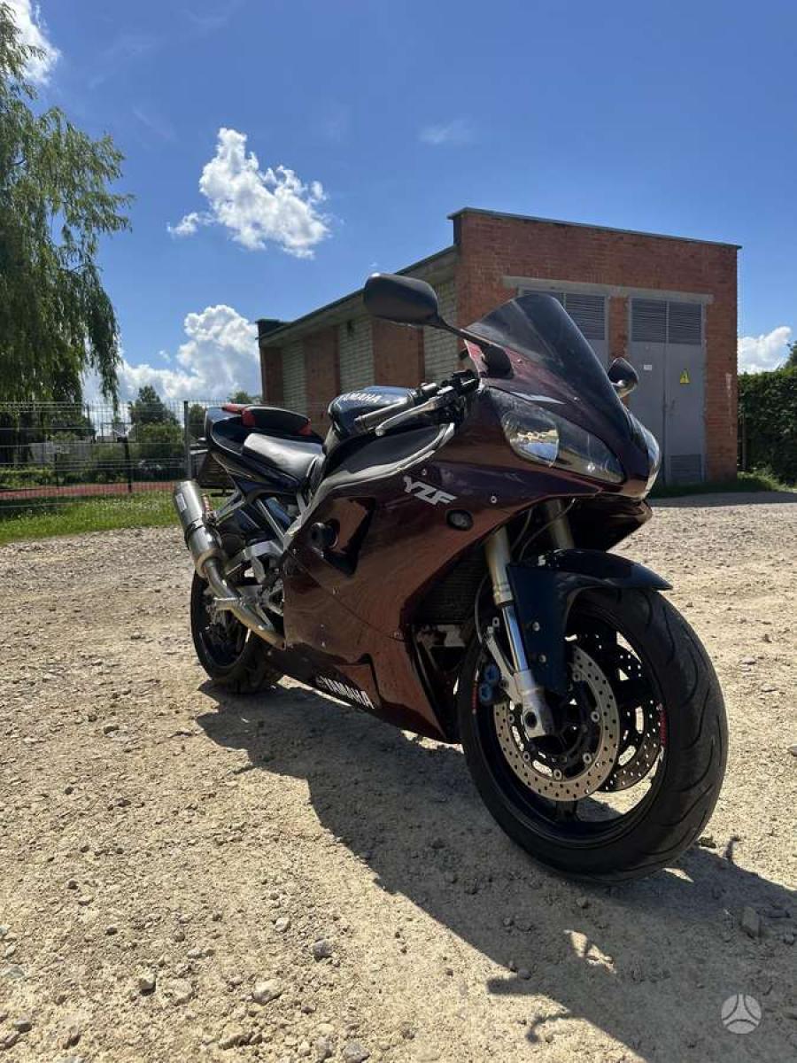 Sarkans Yamaha R1 2002 Marijampole, ar dzinēja tilpumu 1.00 L un nobraukumu 44 tūkst. km par 3850 €, foto 3 vietnē AUTOMOTO.COM.LV