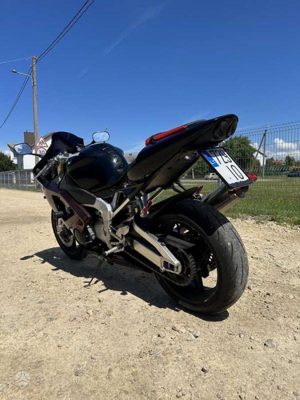 Sarkans Yamaha R1 2002 Marijampole, ar dzinēja tilpumu 1.00 L un nobraukumu 44 tūkst. km par 3850 €, foto 4 vietnē AUTOMOTO.COM.LV