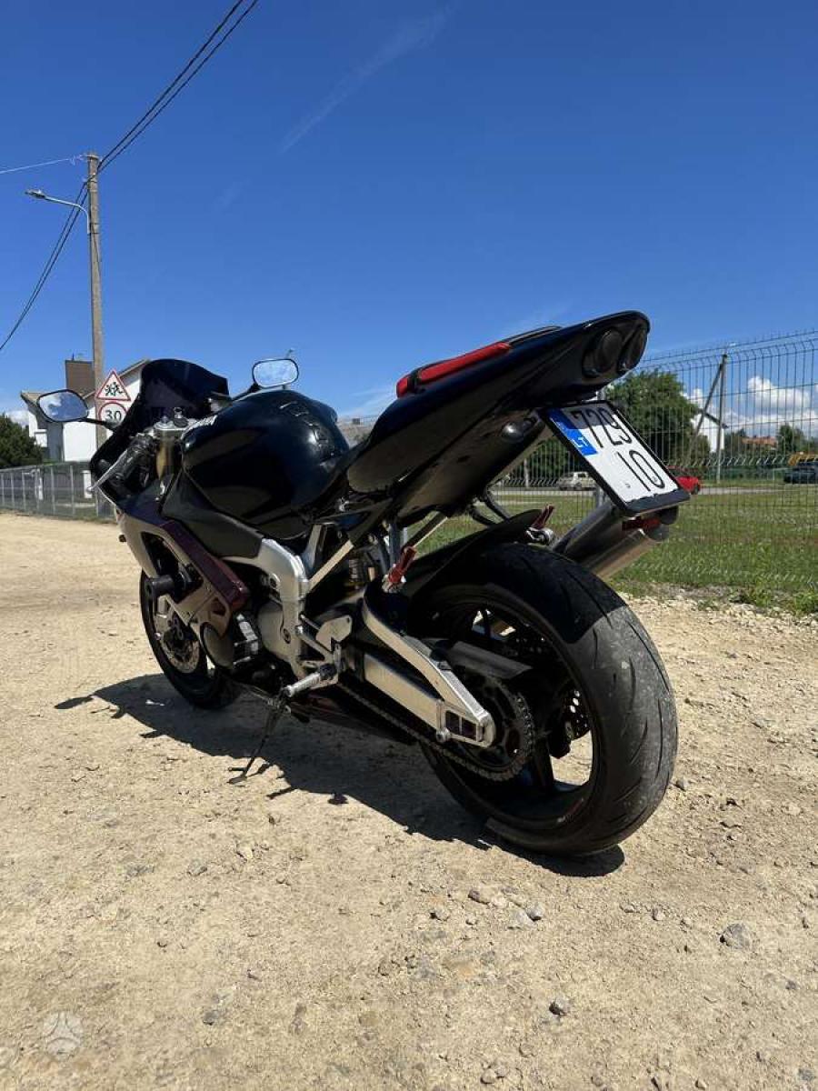 Sarkans Yamaha R1 2002 Marijampole, ar dzinēja tilpumu 1.00 L un nobraukumu 44 tūkst. km par 3850 €, foto 5 vietnē AUTOMOTO.COM.LV