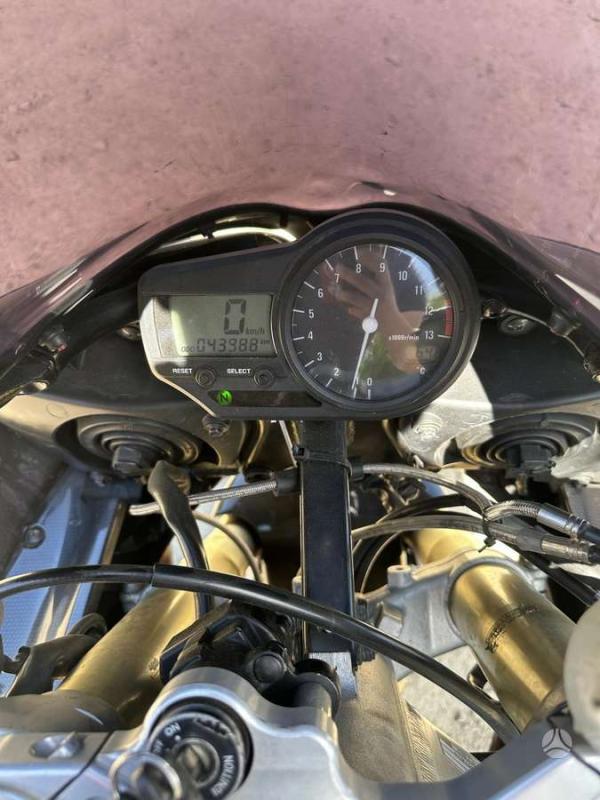 Sarkans Yamaha R1 2002 Marijampole, ar dzinēja tilpumu 1.00 L un nobraukumu 44 tūkst. km par 3850 €, foto 5 vietnē AUTOMOTO.COM.LV