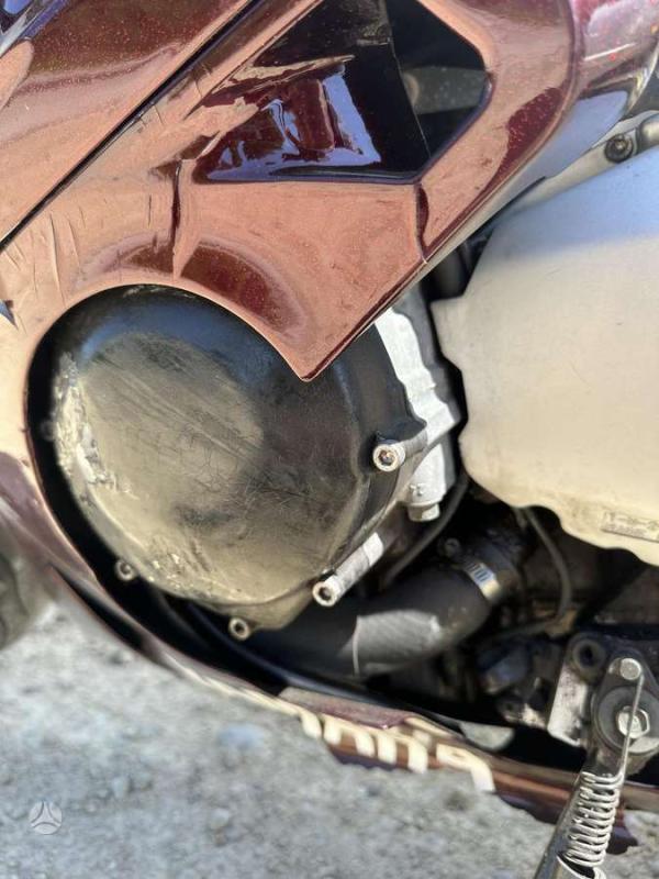 Sarkans Yamaha R1 2002 Marijampole, ar dzinēja tilpumu 1.00 L un nobraukumu 44 tūkst. km par 3850 €, foto 7 vietnē AUTOMOTO.COM.LV
