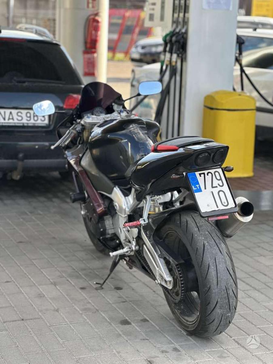 Sarkans Yamaha R1 2002 Marijampole, ar dzinēja tilpumu 1.00 L un nobraukumu 44 tūkst. km par 3850 €, foto 10 vietnē AUTOMOTO.COM.LV