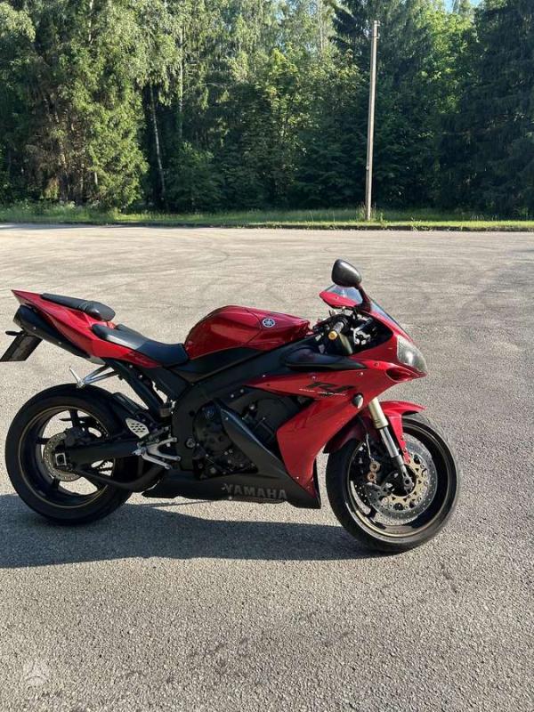 Sarkans Yamaha R1 2005 Šakiai, ar dzinēja tilpumu 1.00 L un nobraukumu 60 tūkst. km par 4300 €, foto 1 vietnē AUTOMOTO.COM.LV